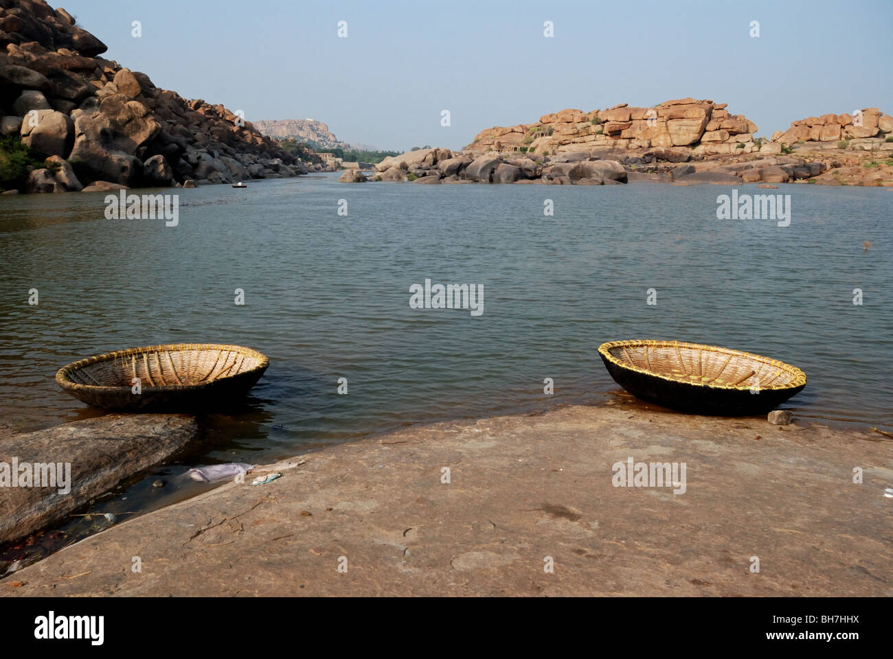 Coracles hi-res stock photography and images - Alamy