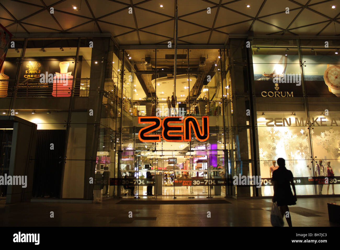 Central World Shopping Complex , Bangkok , Thailand Stock Photo - Alamy