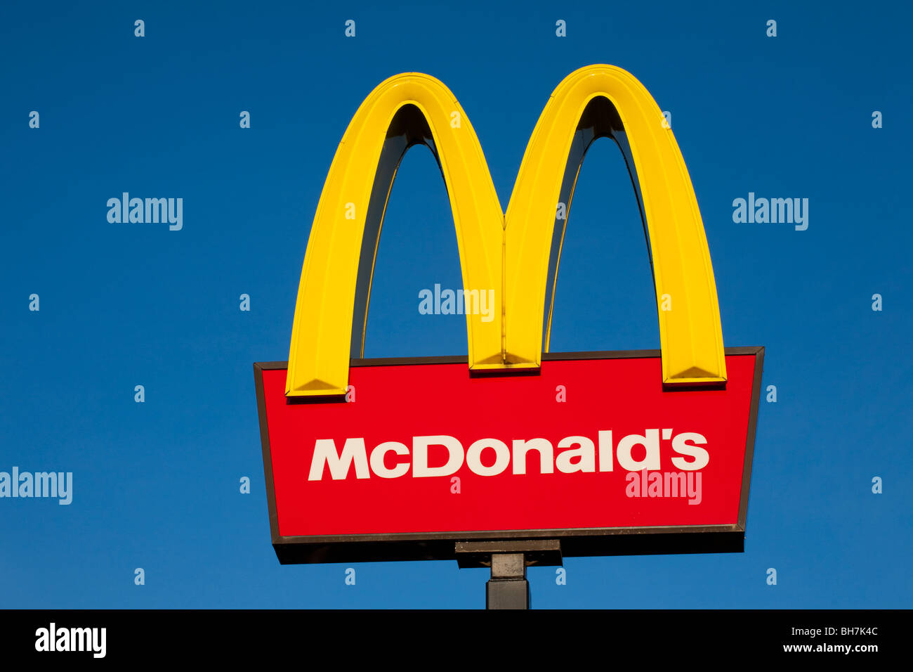 Mcdonalds fast food advert hi-res stock photography and images - Alamy
