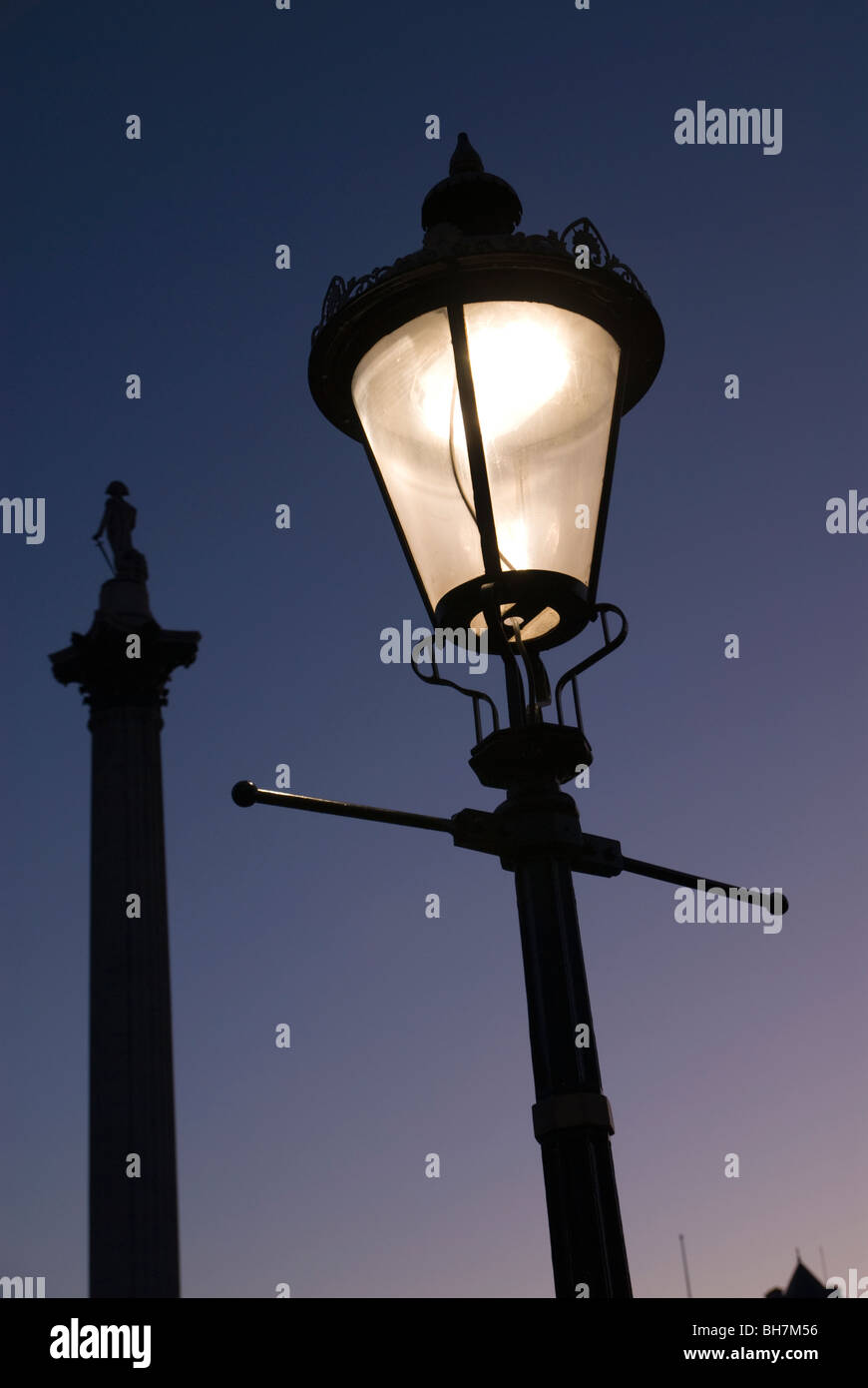 Gas lamp london hi-res stock photography and images - Alamy