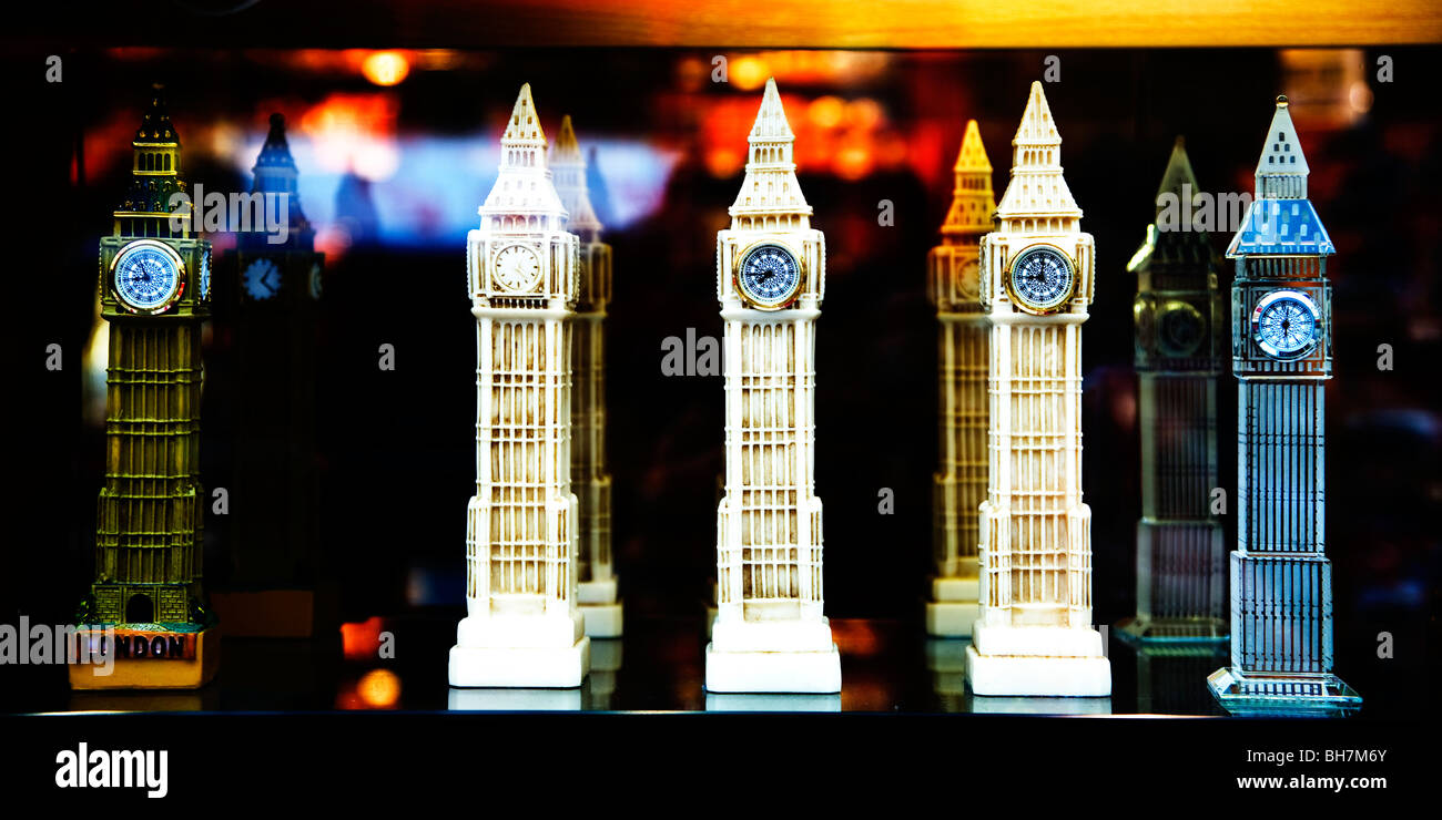 Big Ben gifts, Oxford Street shop window Stock Photo - Alamy