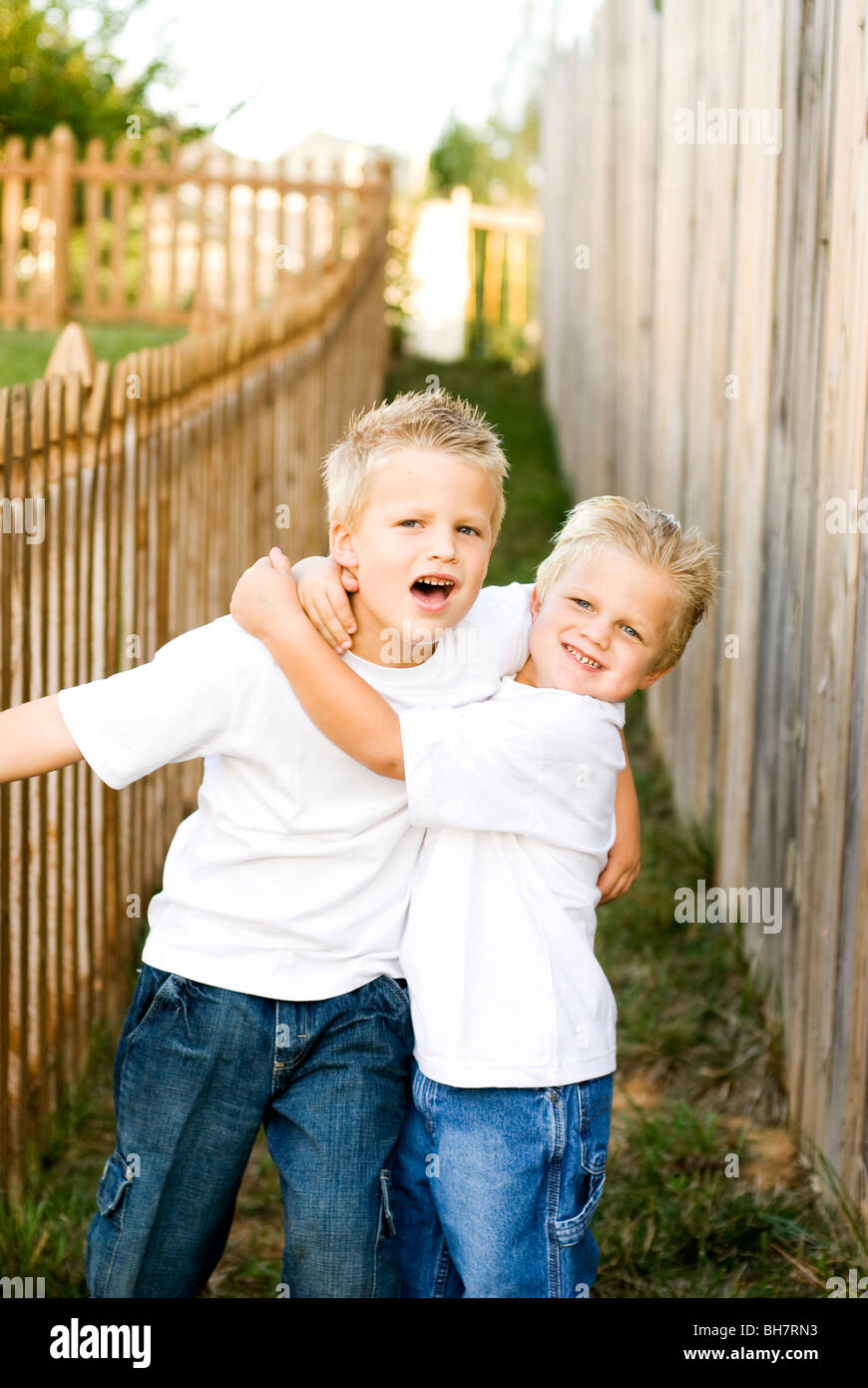Short tall children playing hi-res stock photography and images - Alamy
