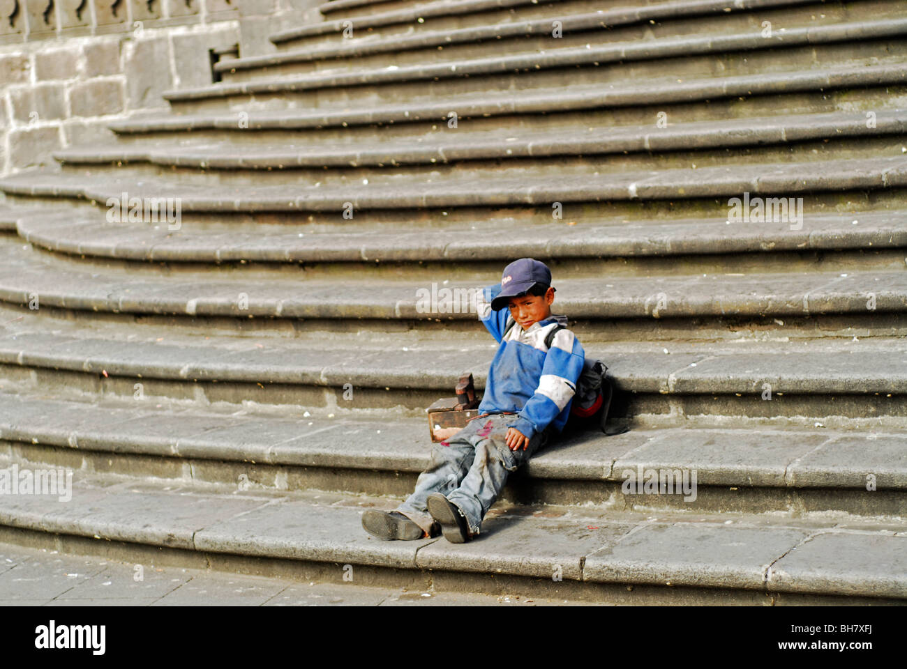 Poor boy alone hi-res stock photography and images - Alamy