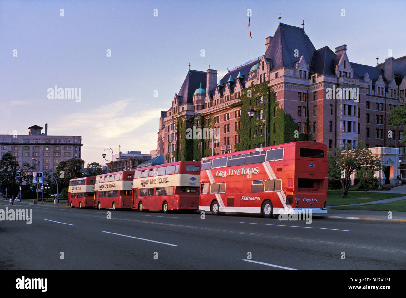 Doubledecker buses in front empress hi-res stock photography and images ...