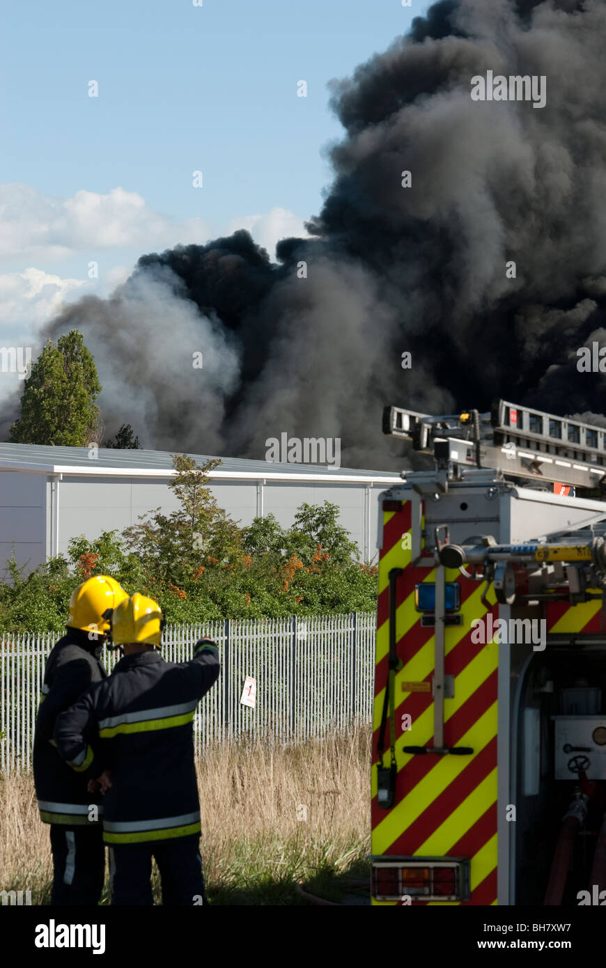 Huge plume of black smoke at factory fire Stock Photo - Alamy