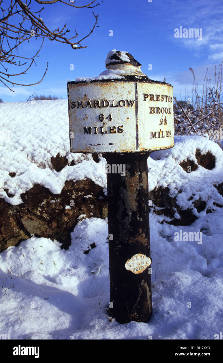 Cast iron sign hi-res stock photography and images - Alamy