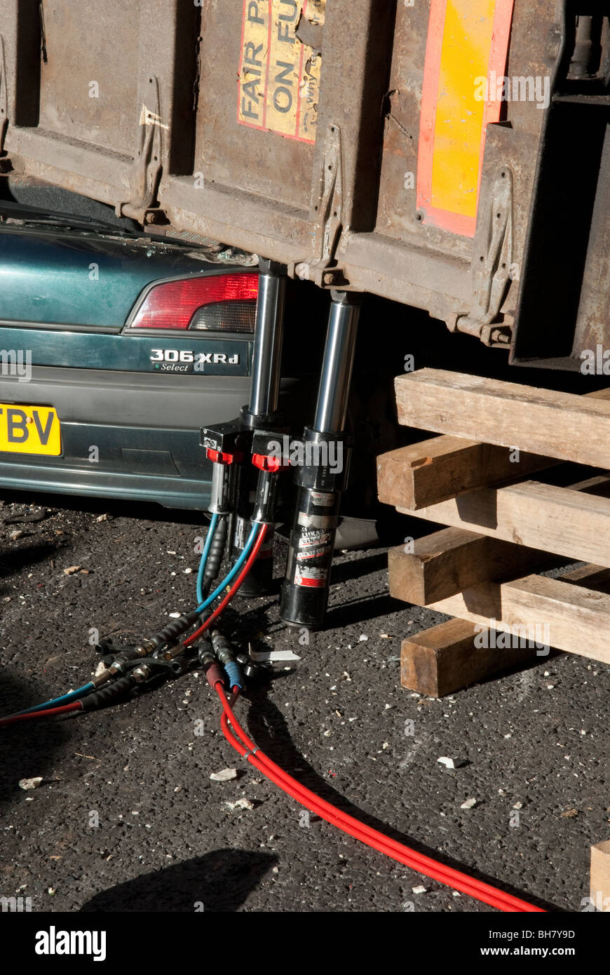 Fire brigade Lukas hydraulic lifting rams in use Stock Photo - Alamy