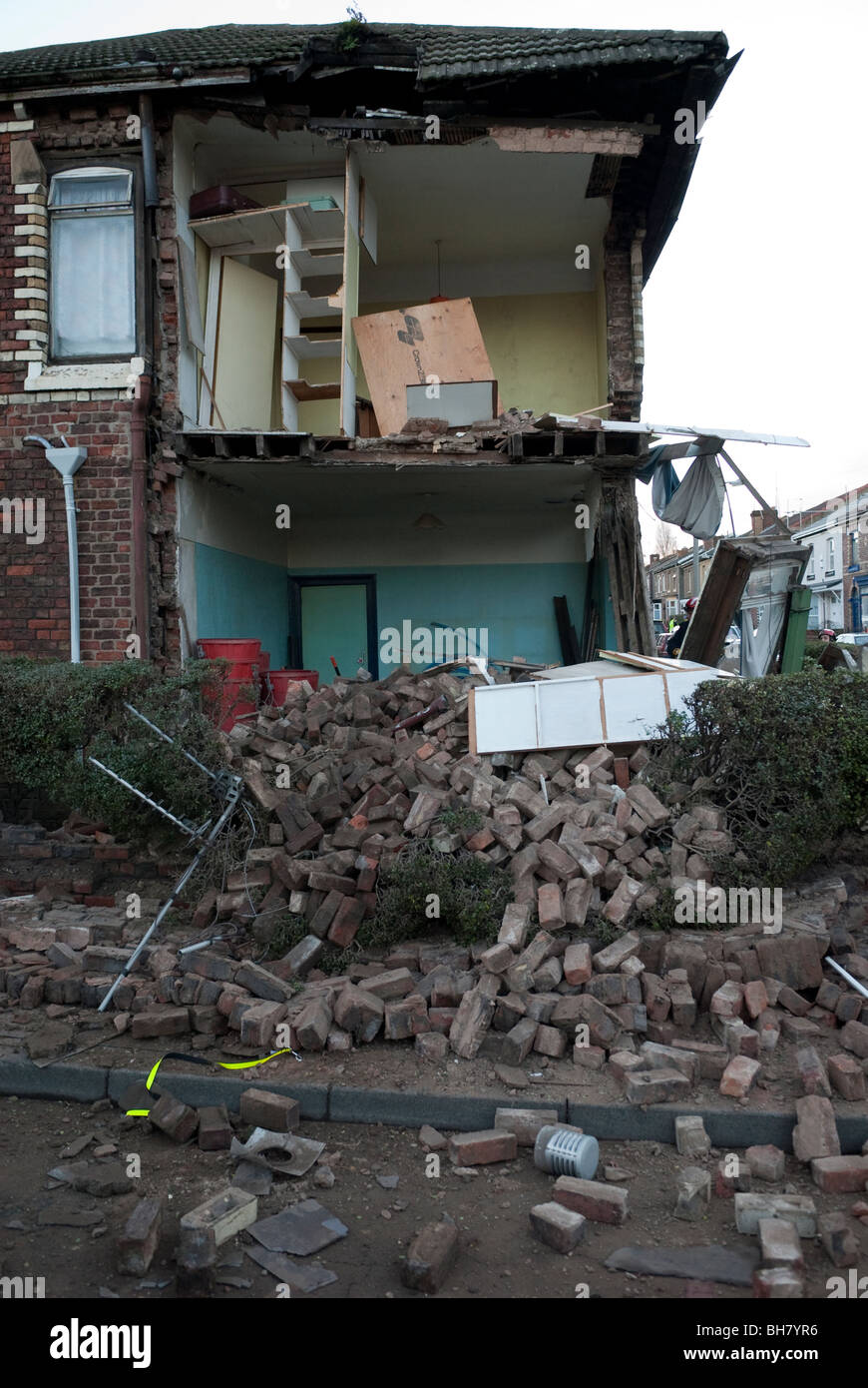 End terraced house collapsed following unauthorised DIY removal of ...