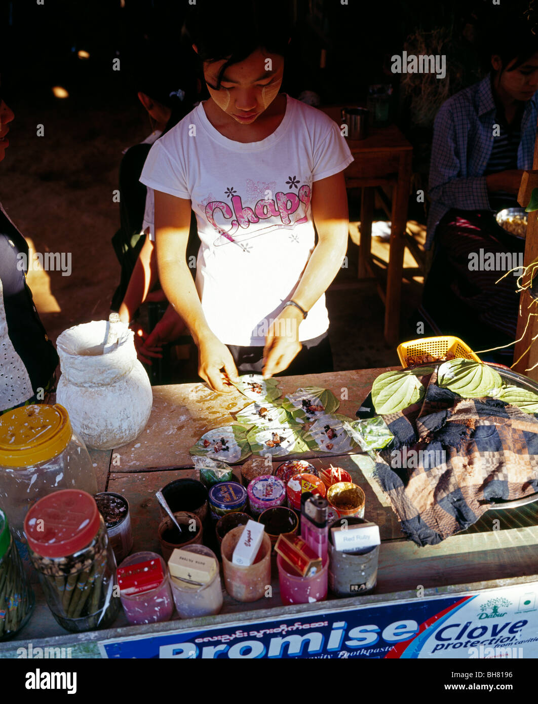 Betel nut girl hi-res stock photography and images - Alamy