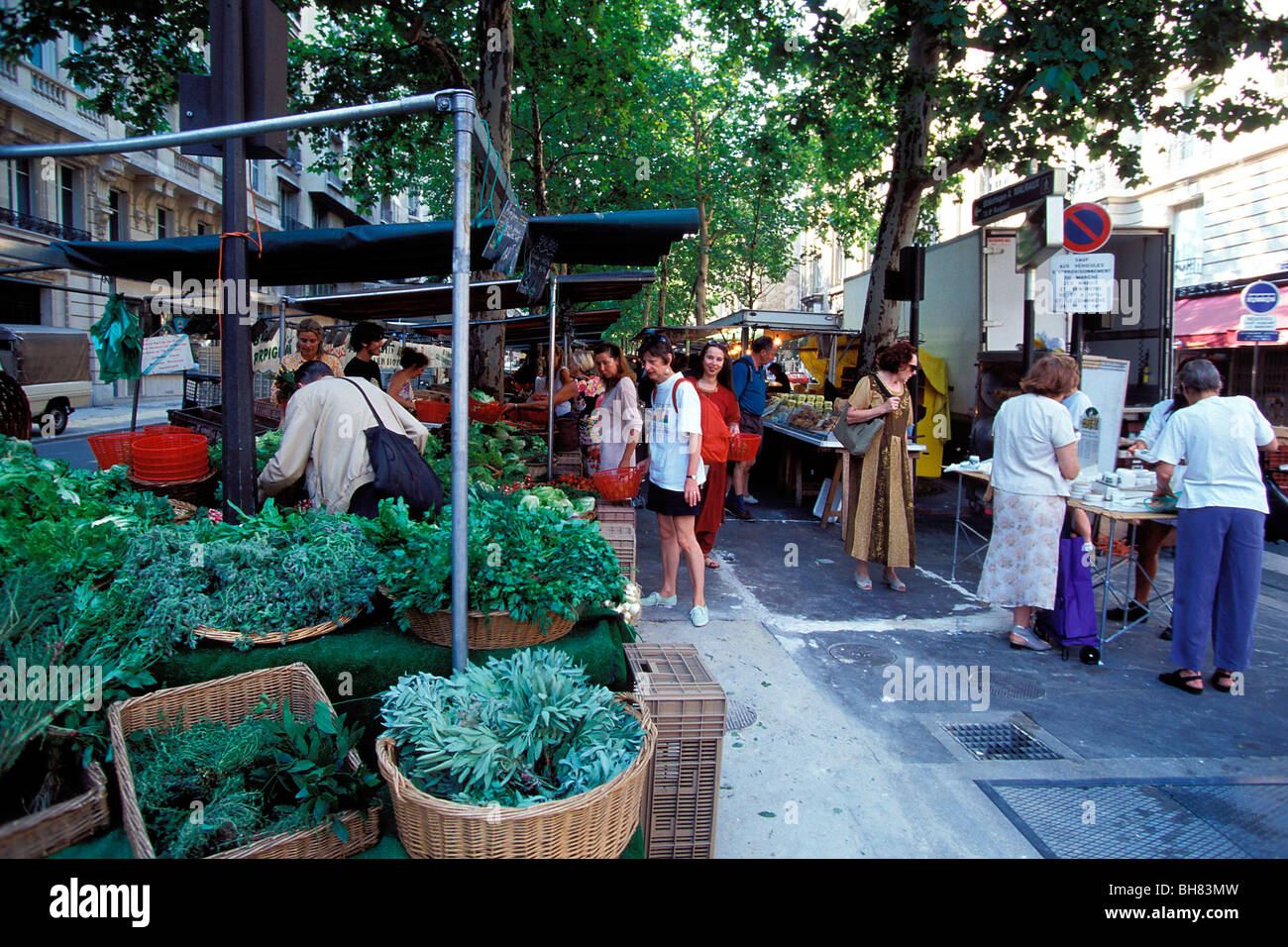 Boulevard raspail market hi-res stock photography and images - Alamy