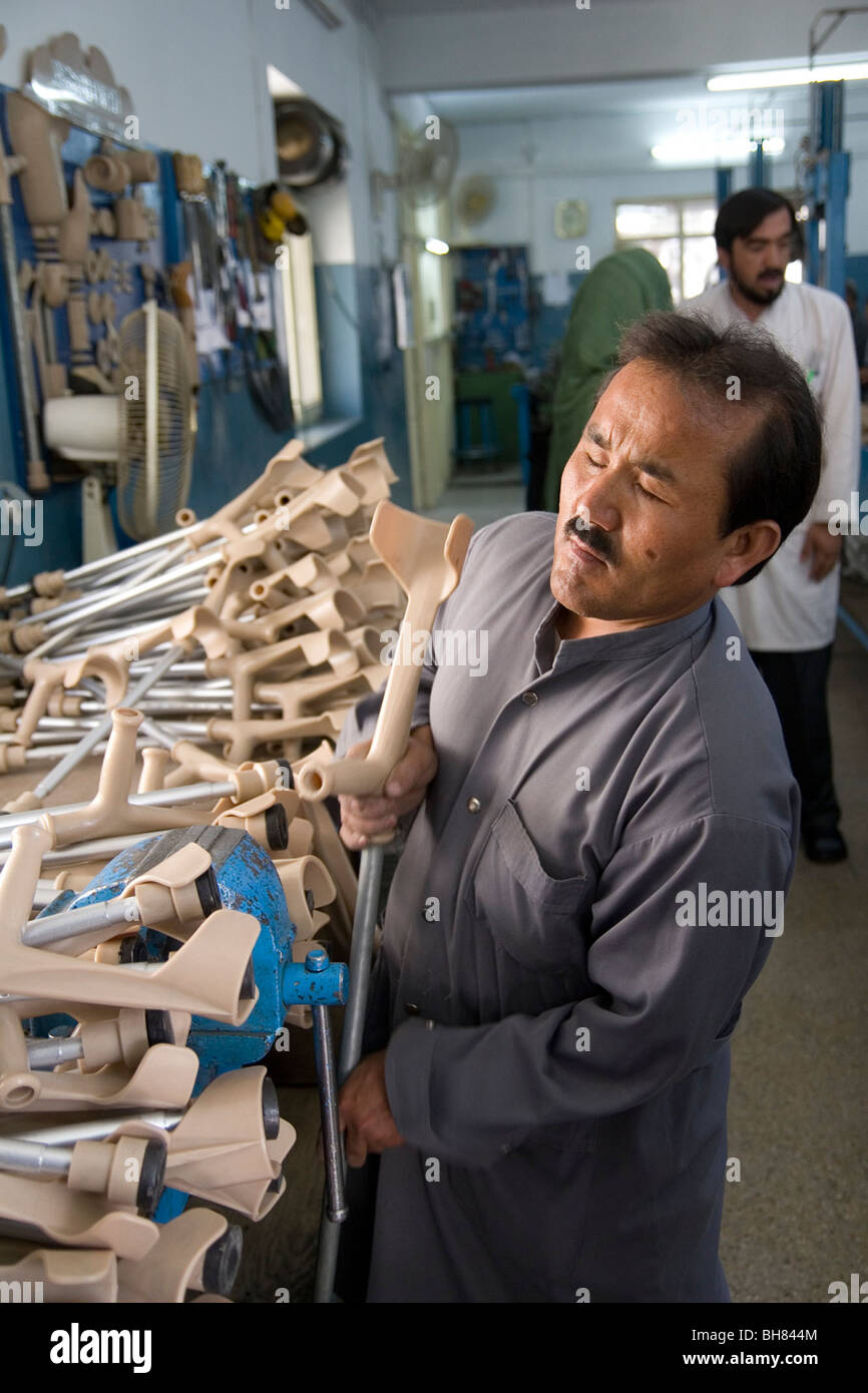 Blind man working for ICRC run orthopedic hospital in Kabul making ...