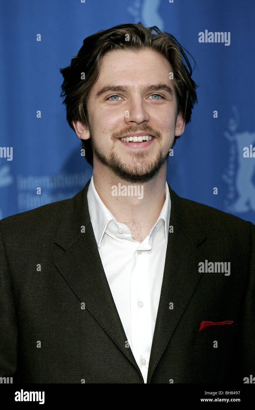 DAN STEVENS ACTOR THE GRAND HYATT BERLIN USA 12/02/2009 Stock Photo - Alamy