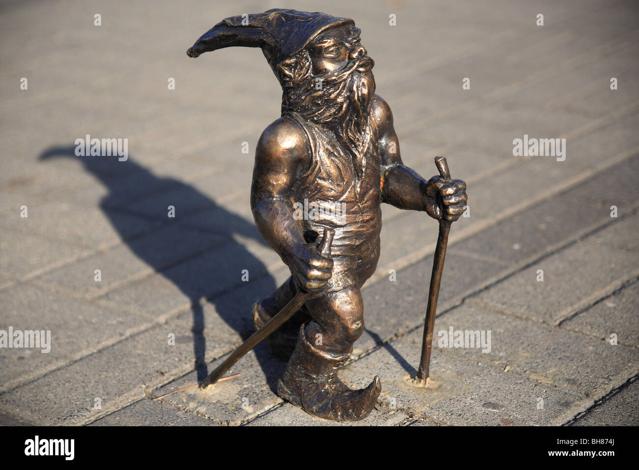 Dwarf statue hi-res stock photography and images - Alamy