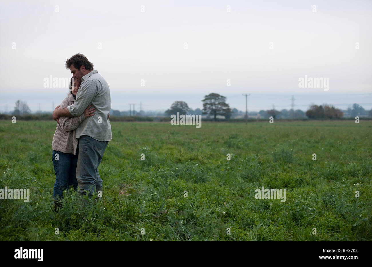 couple hugging in field Stock Photo - Alamy