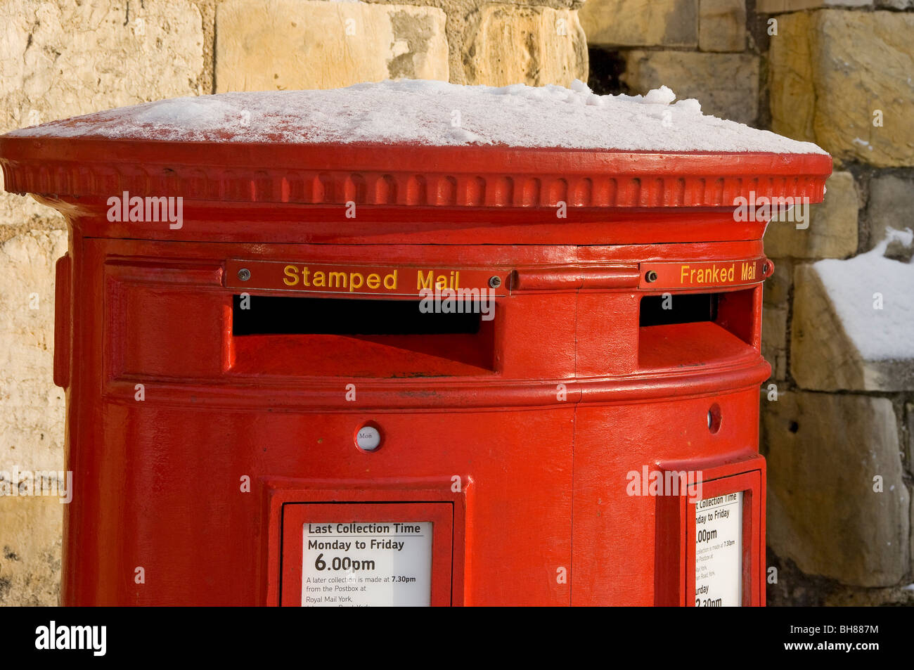 Postbox cover hi-res stock photography and images - Alamy