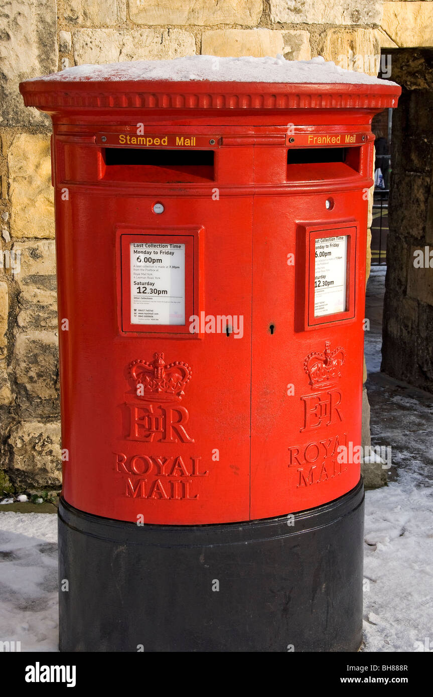 British letter box uk hi-res stock photography and images - Alamy