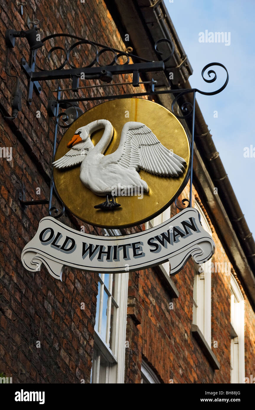 Old pub sign hi-res stock photography and images - Alamy