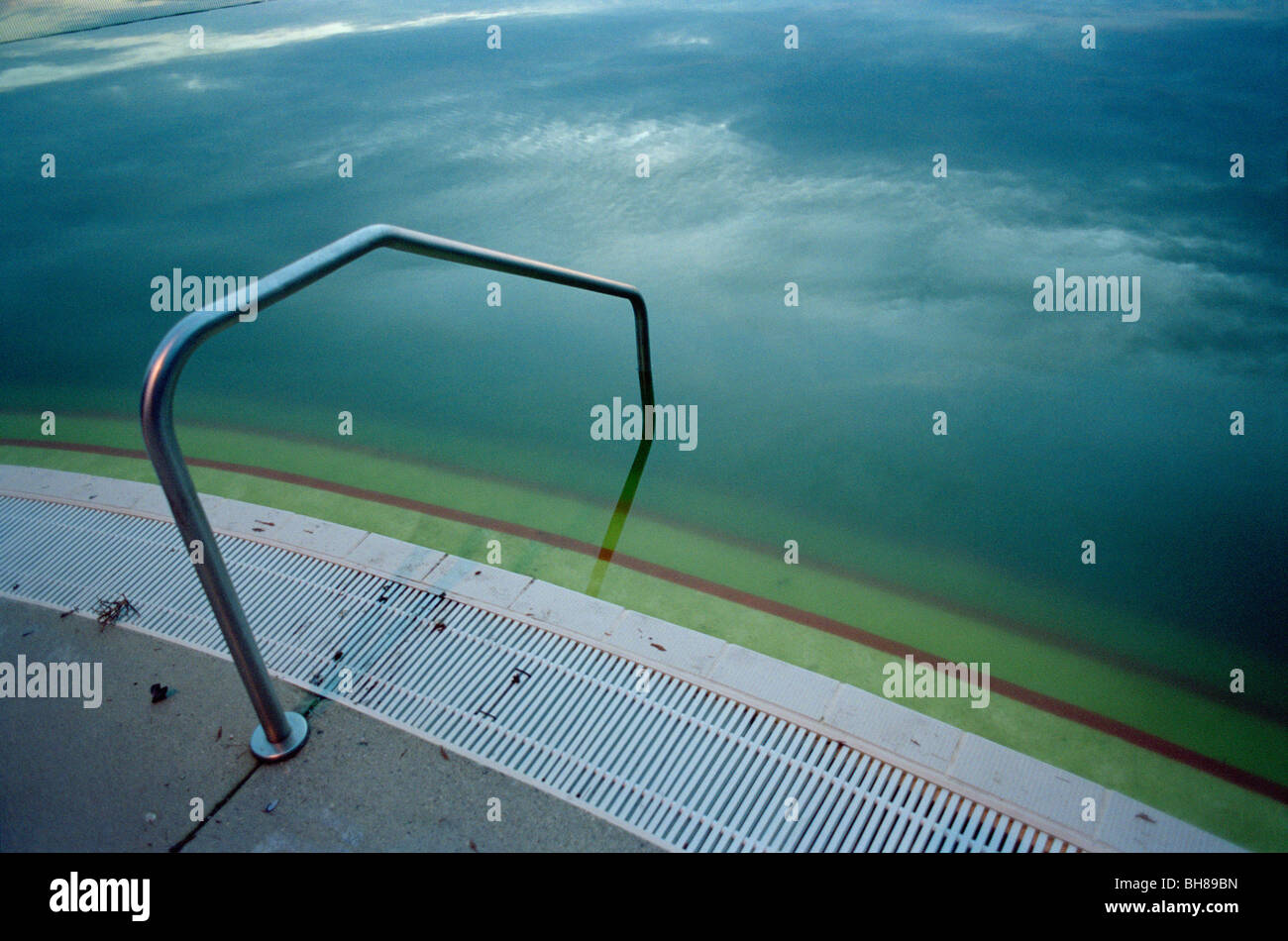 Run down swimming pool hi-res stock photography and images - Alamy