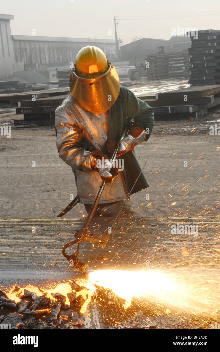 Steel factory workers italy hi-res stock photography and images - Alamy
