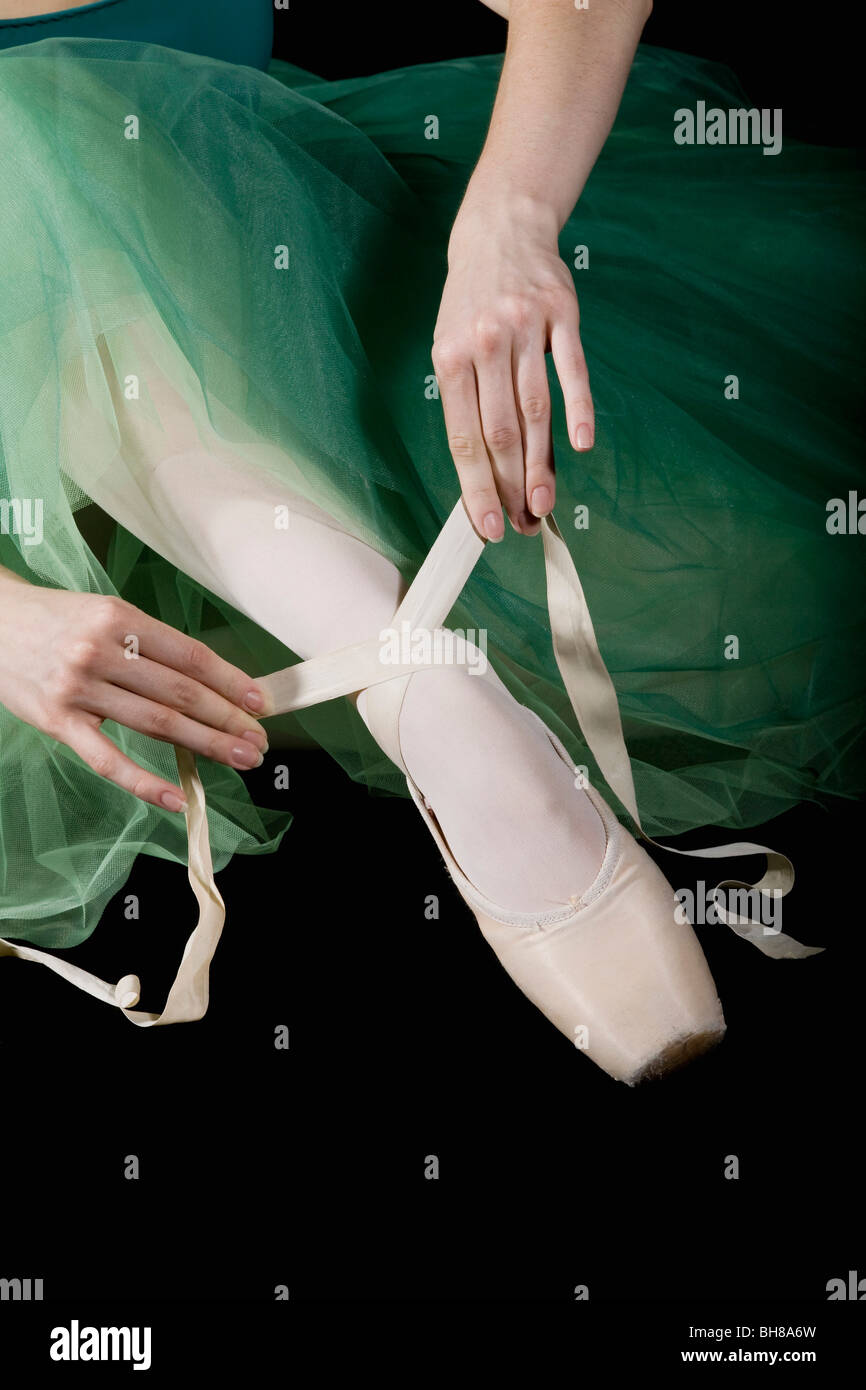 The hands of ballet dancer tying a pointe shoe Stock Photo - Alamy