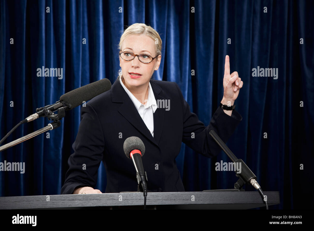 Woman speaking conference podium hi-res stock photography and images ...