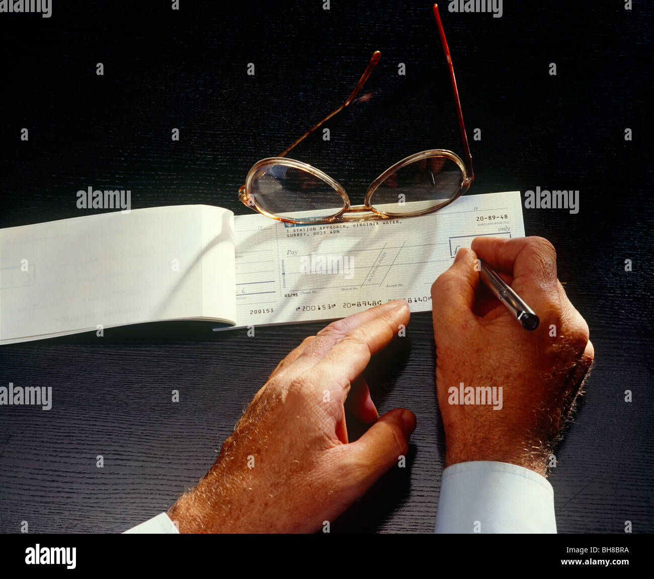 Cheque a cheque hi-res stock photography and images - Alamy