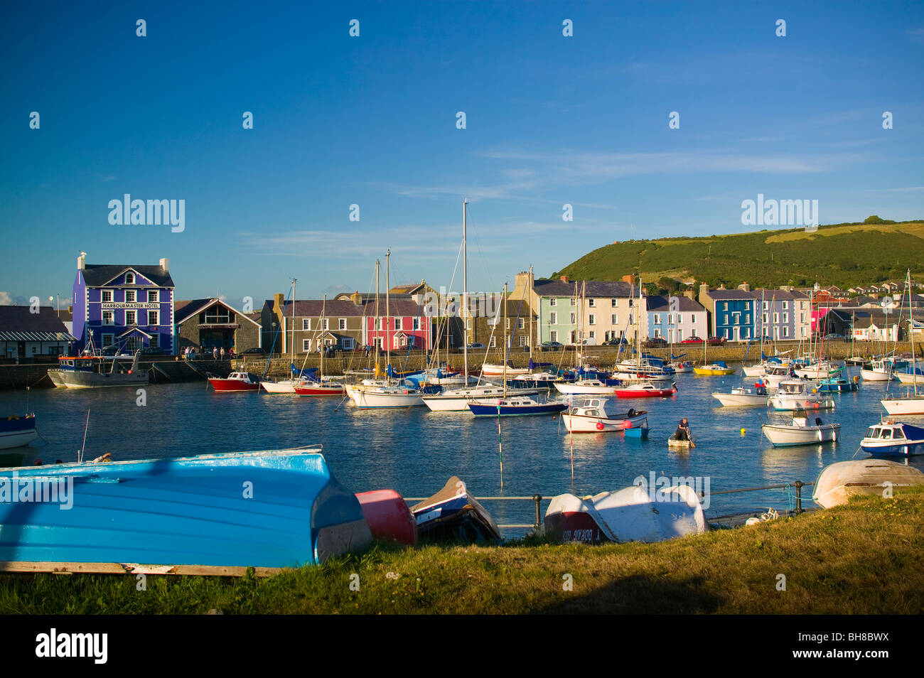 Aberaeron, ceredigion harbour boats hi-res stock photography and images ...