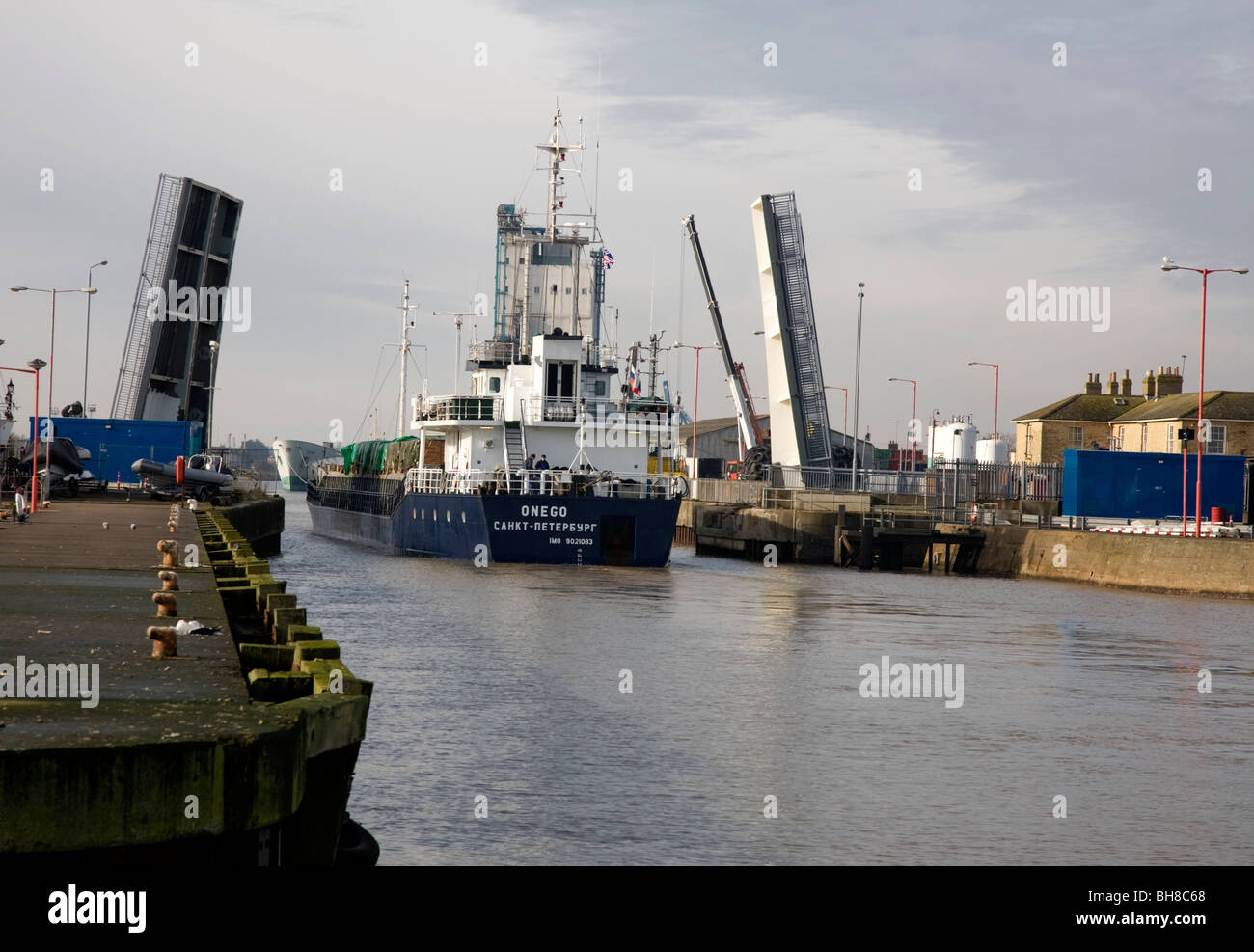 Tug lowestoft port harbour suffolk hi-res stock photography and images ...