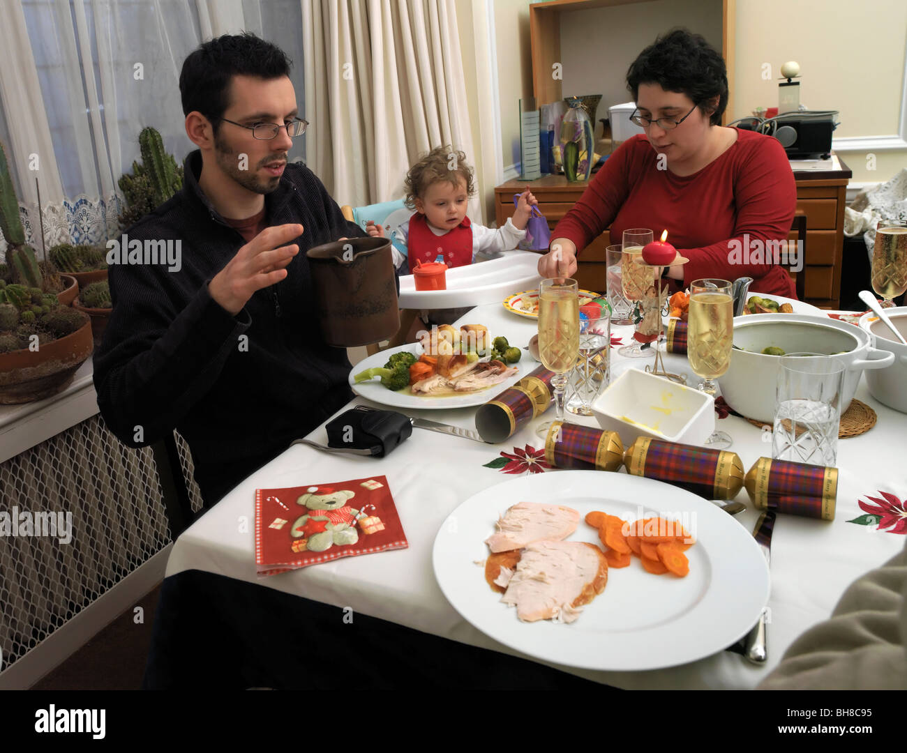 Traditional england dinner family hi-res stock photography and images ...