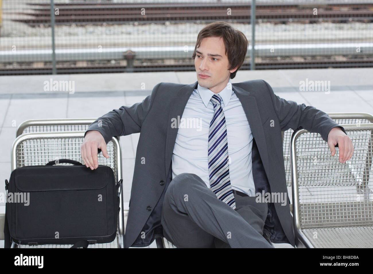 businessman sitting on bench, waiting Stock Photo - Alamy