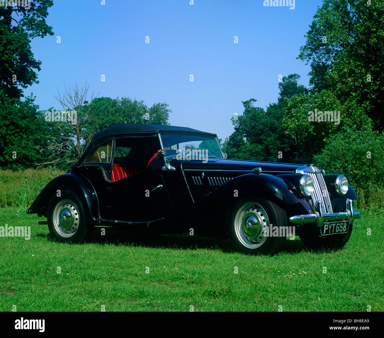Midget hi-res stock photography and images - Alamy