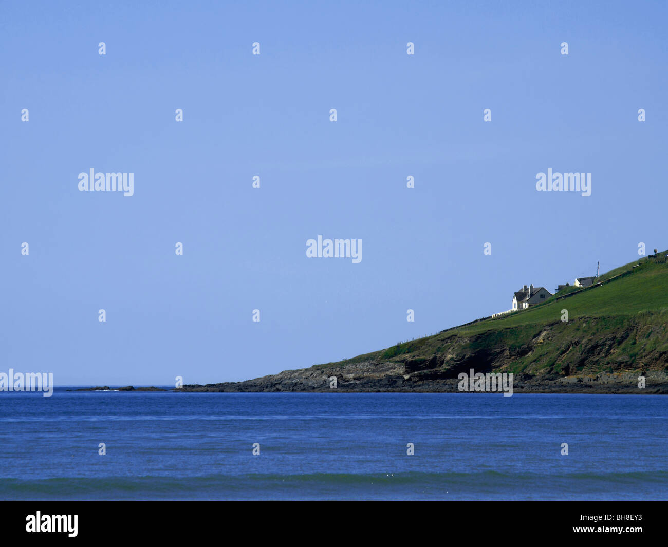 Modern house cliff uk hi-res stock photography and images - Alamy