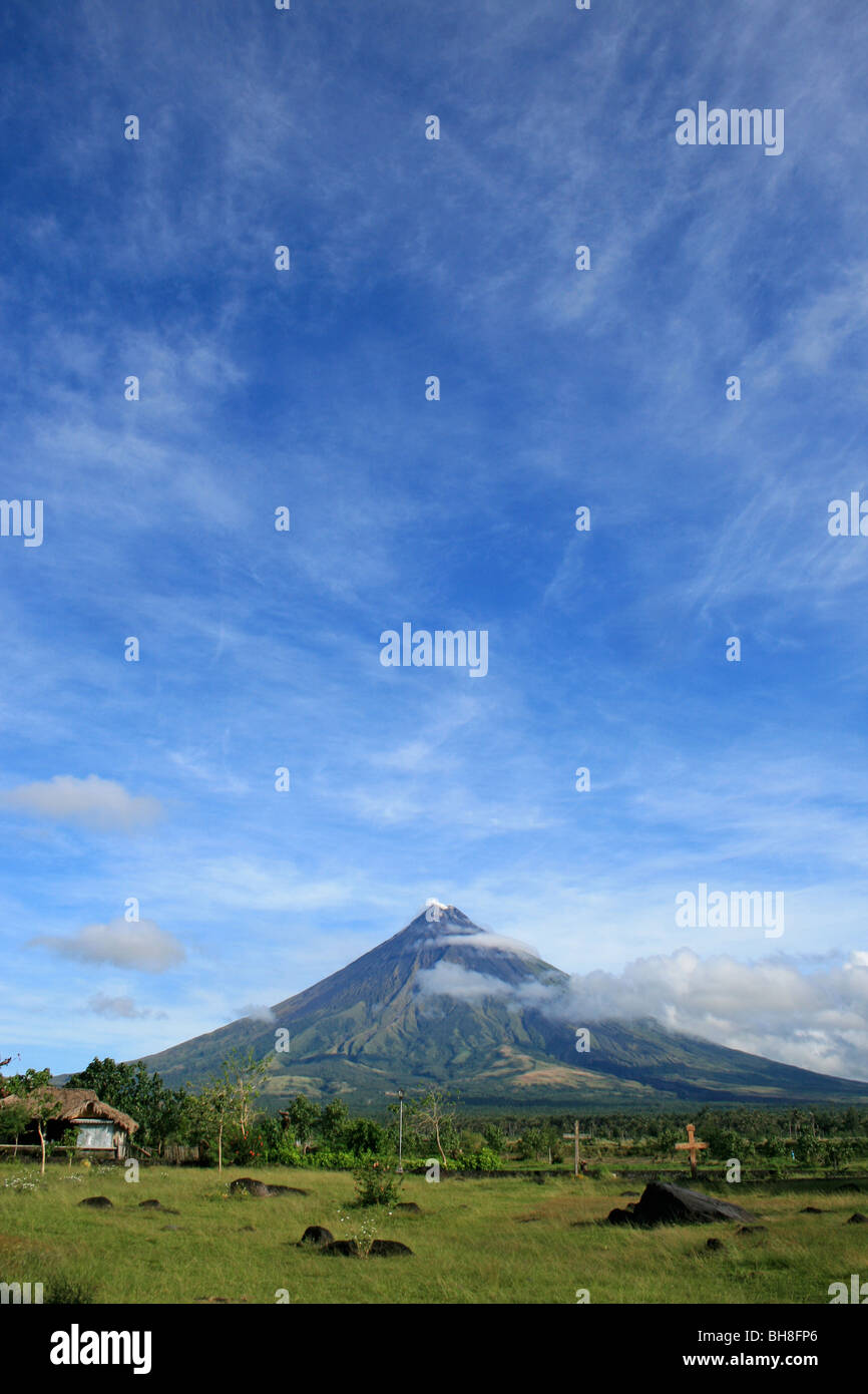 Mt Mayon Volcano Stock Photo - Alamy