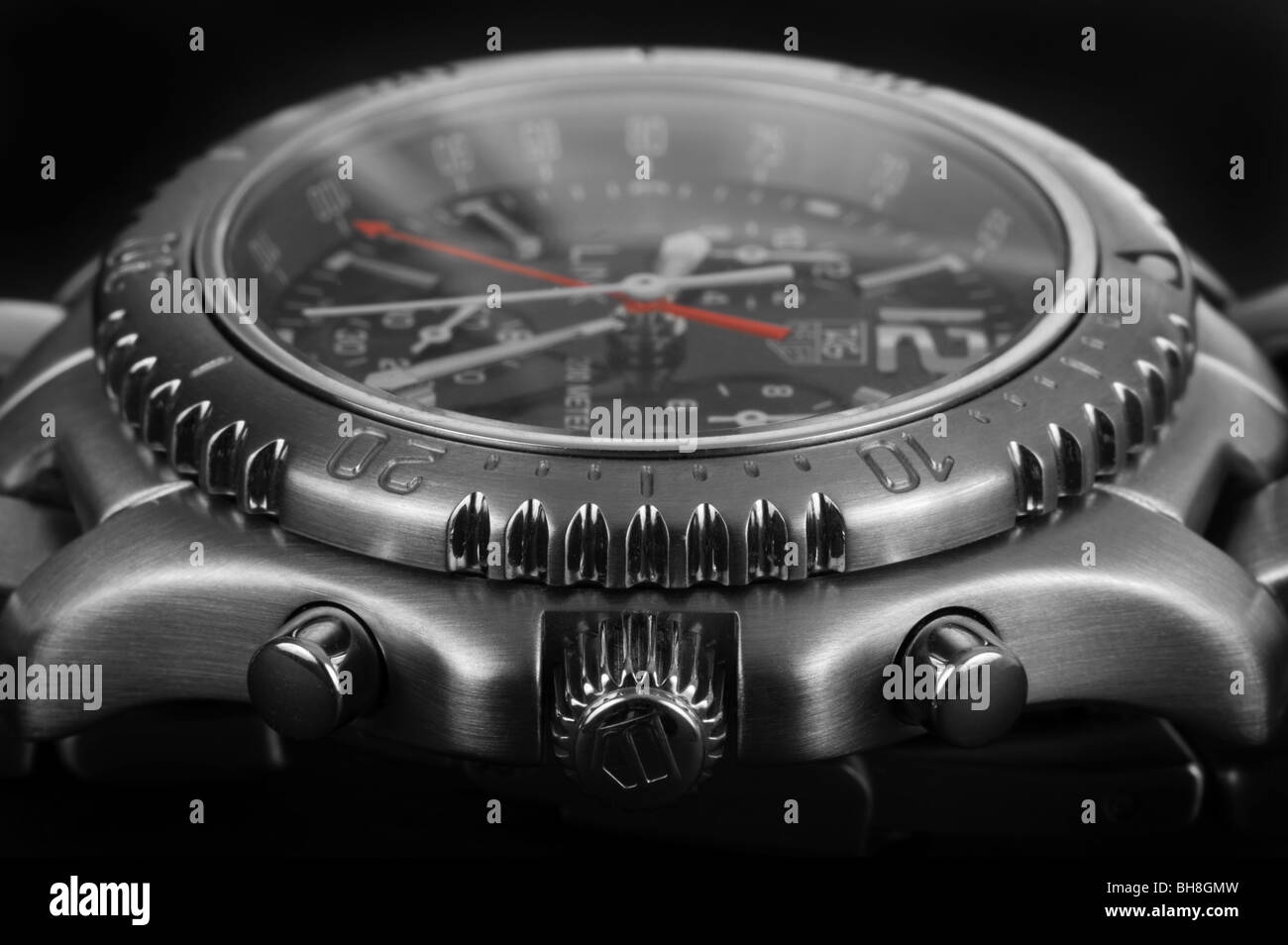 Mans hand wrist watch hi-res stock photography and images - Alamy