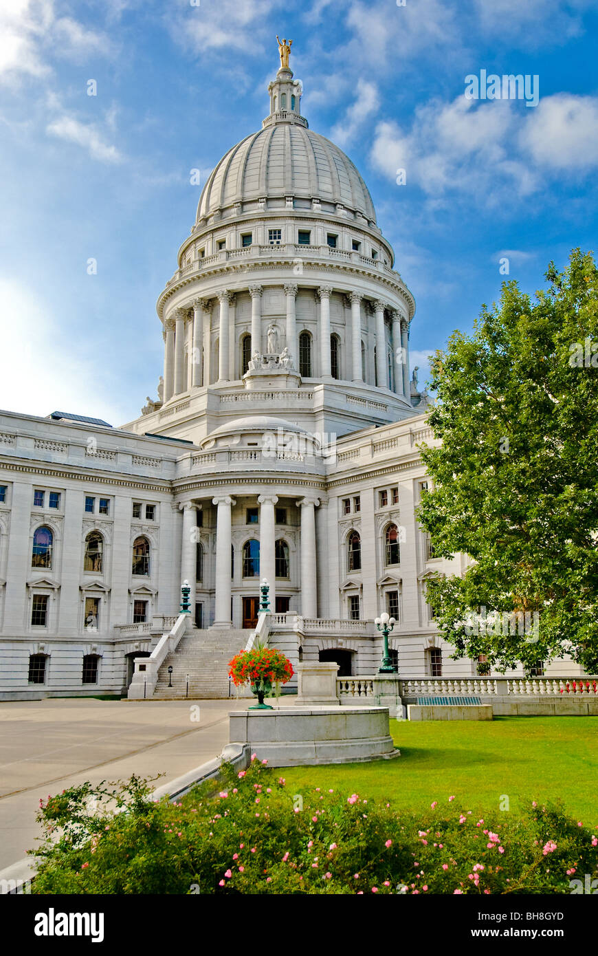 Wisconsin state capitol building people hi-res stock photography and ...