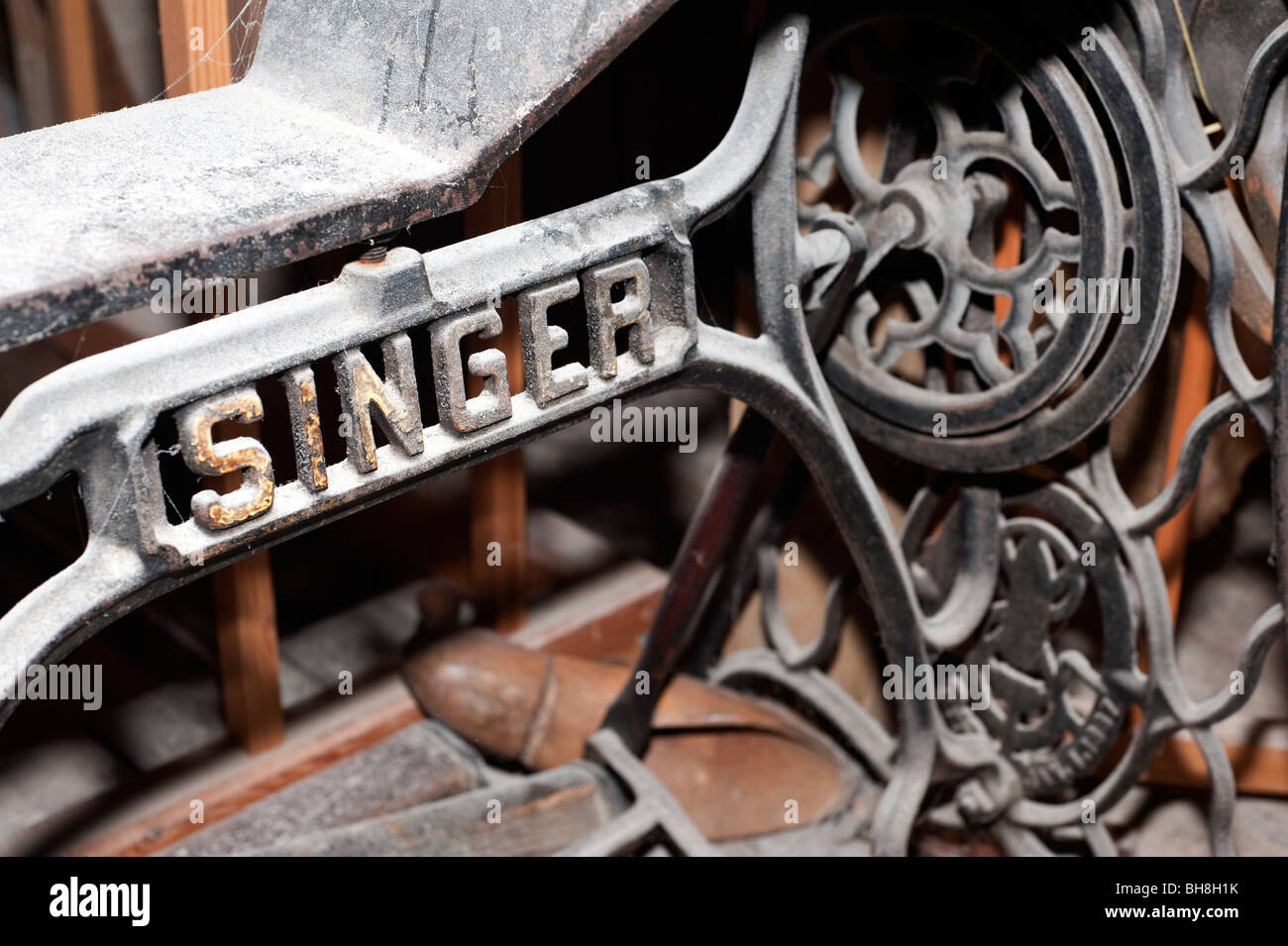 Singer sewing machine hi-res stock photography and images - Alamy