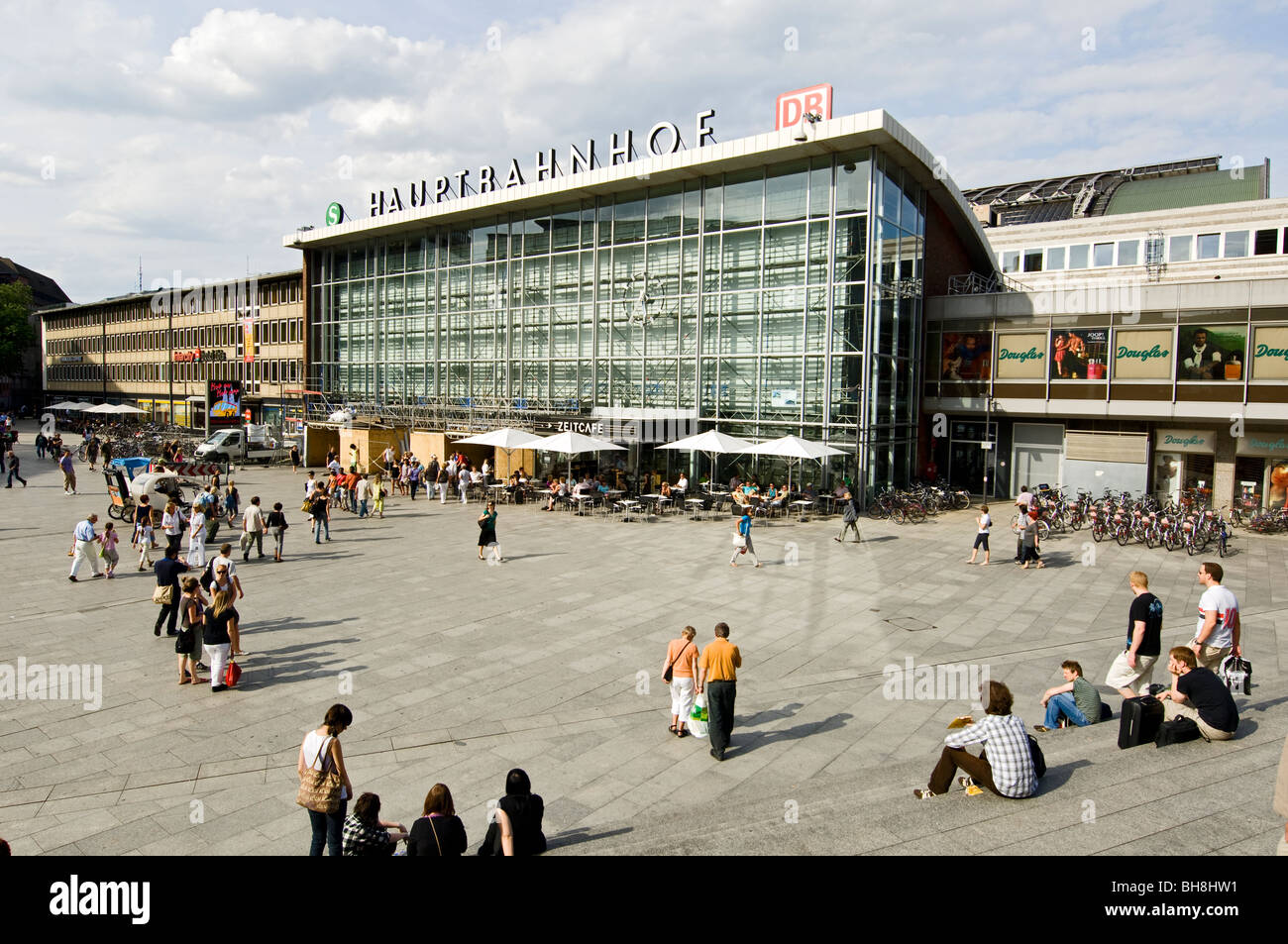 Front of main train station Cologne Germany Stock Photo - Alamy