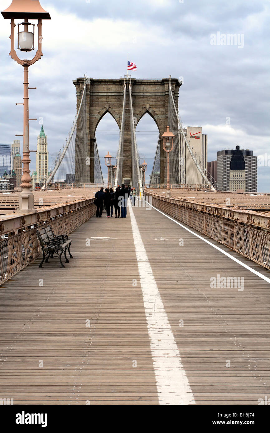 Brooklyn bridge pedestrian walkway hi-res stock photography and images ...