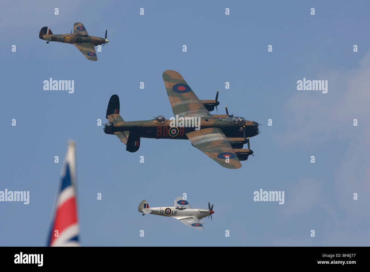 Battle of britain planes formation hi-res stock photography and images ...