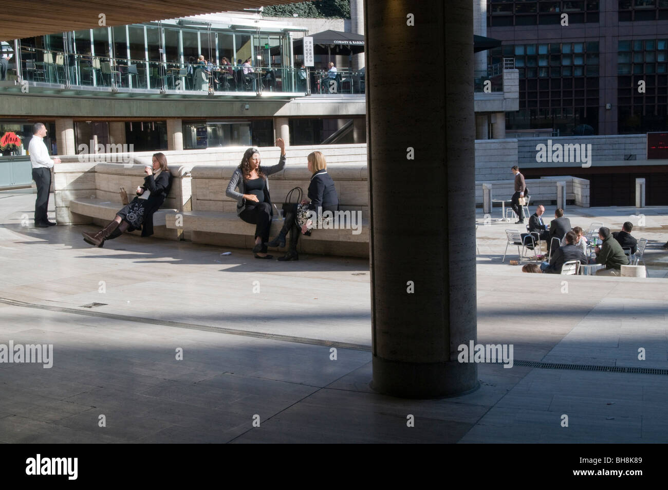 London staff office hi-res stock photography and images - Alamy