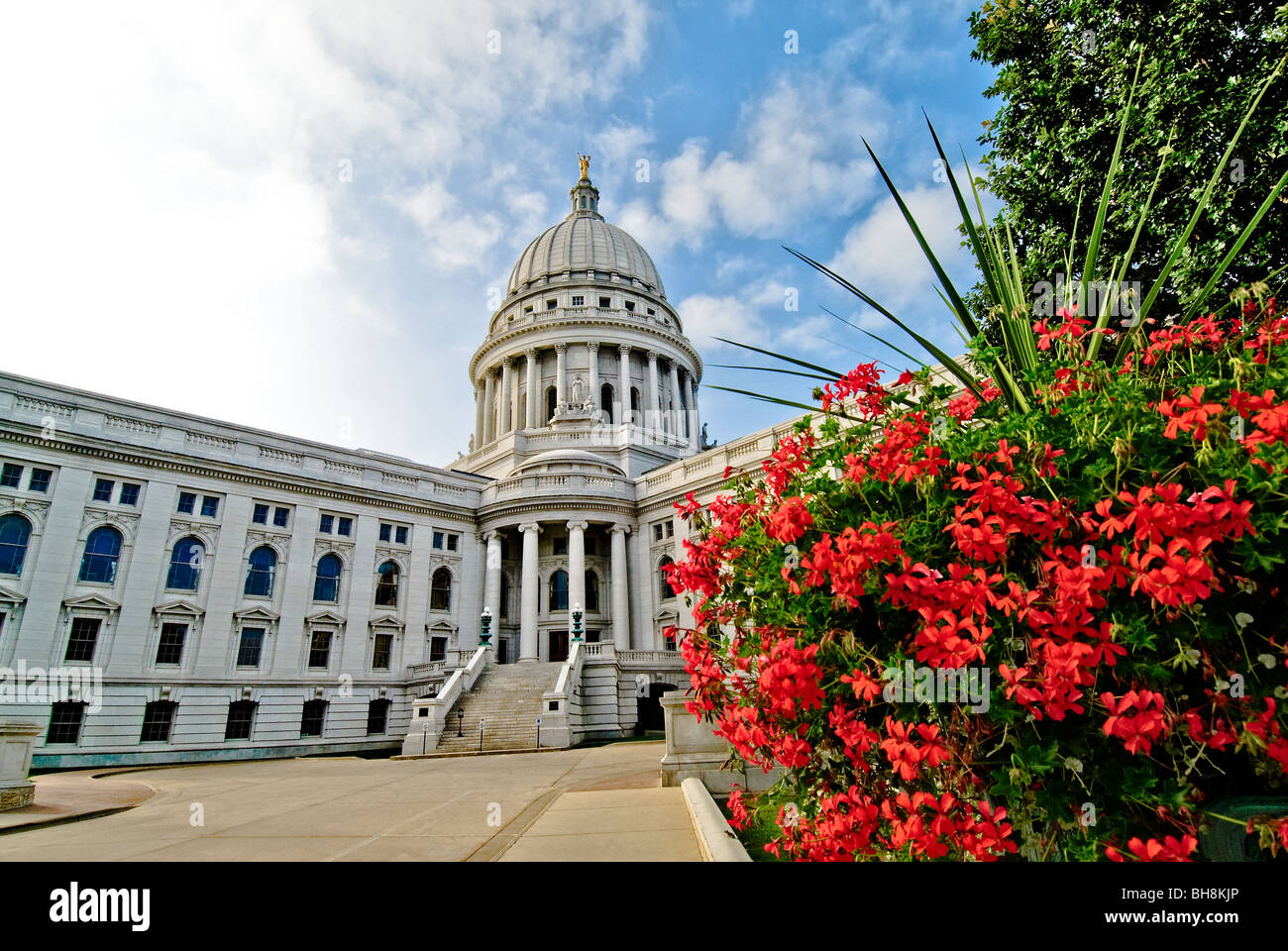 Wisconsin state capitol building people hi-res stock photography and ...
