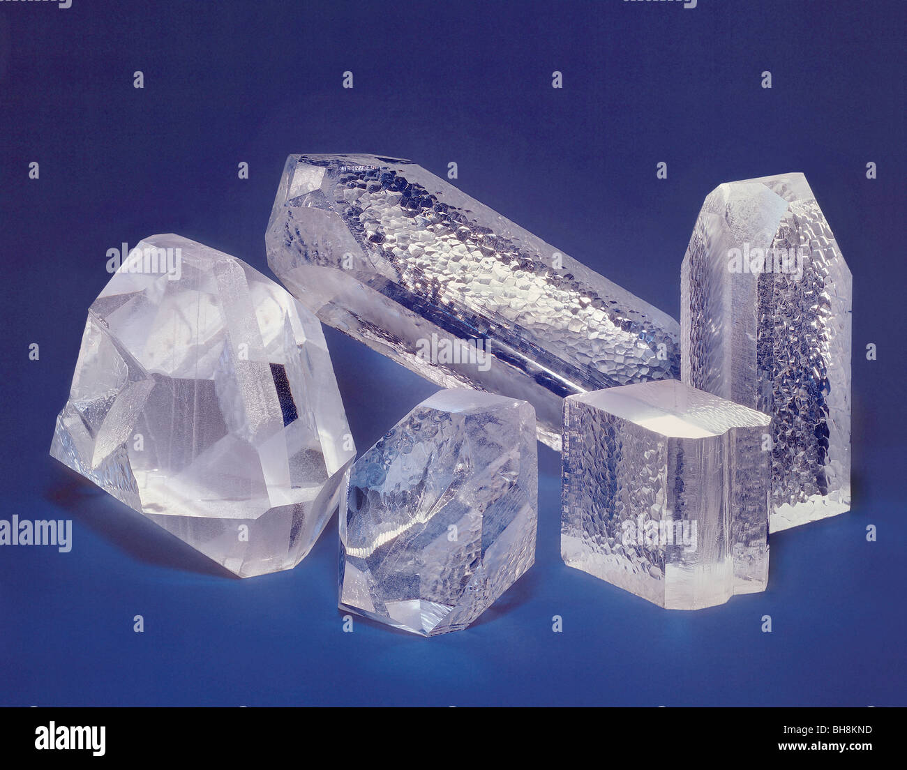 Crystal oscillator hi-res stock photography and images - Alamy