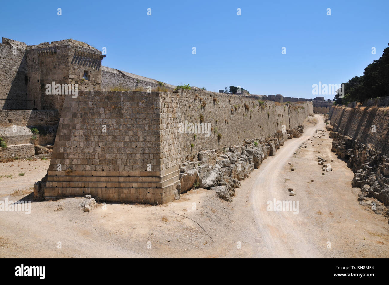 Medieval walls of the Old Town of Rhodes Stock Photo - Alamy