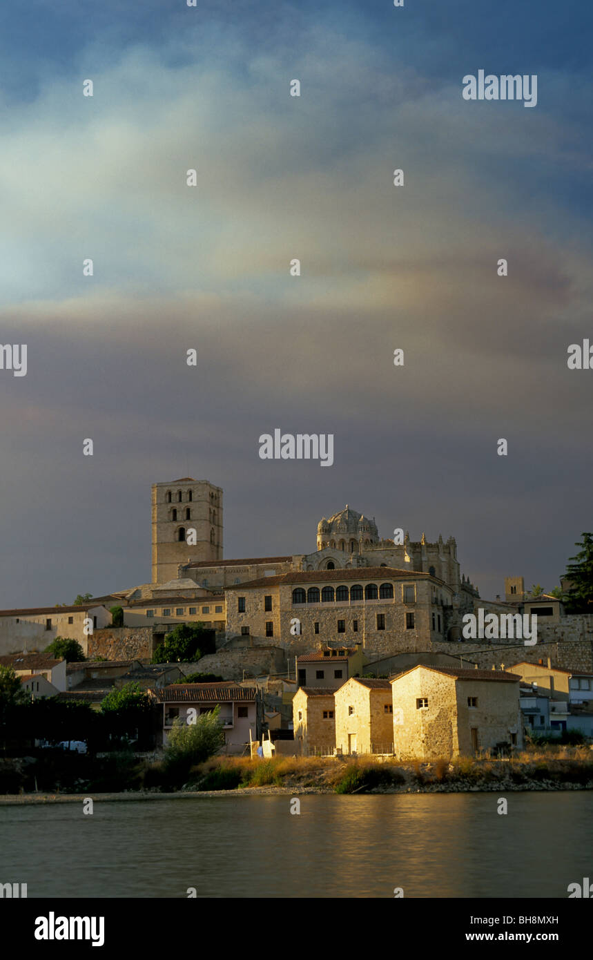 Catedral de zamora hi-res stock photography and images - Alamy