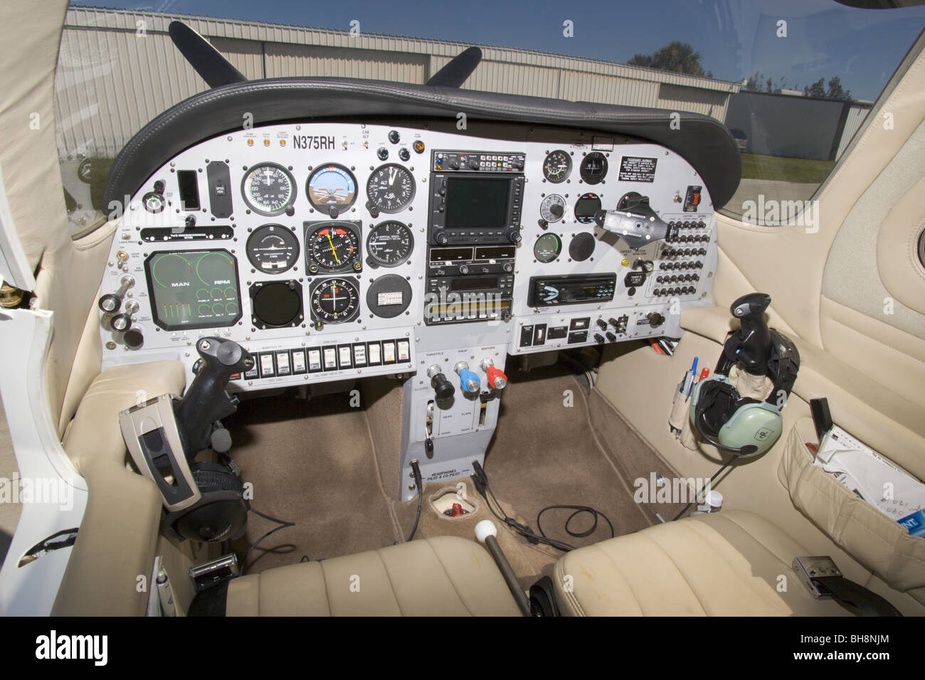 Cockpit turbo prop airplane hi-res stock photography and images - Alamy
