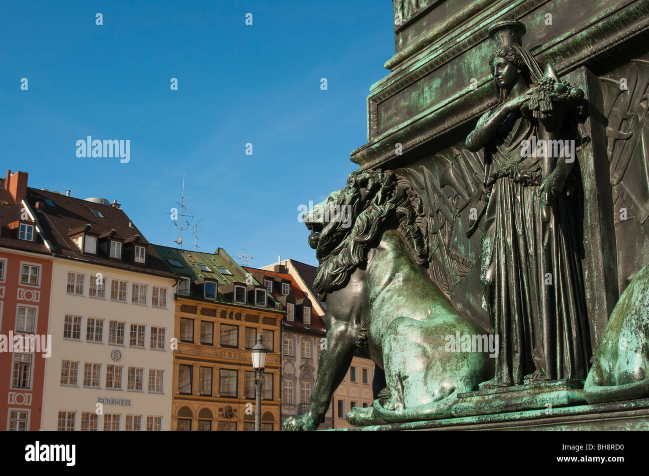 Munich Opera House statues with shop fronts in the background Stock ...