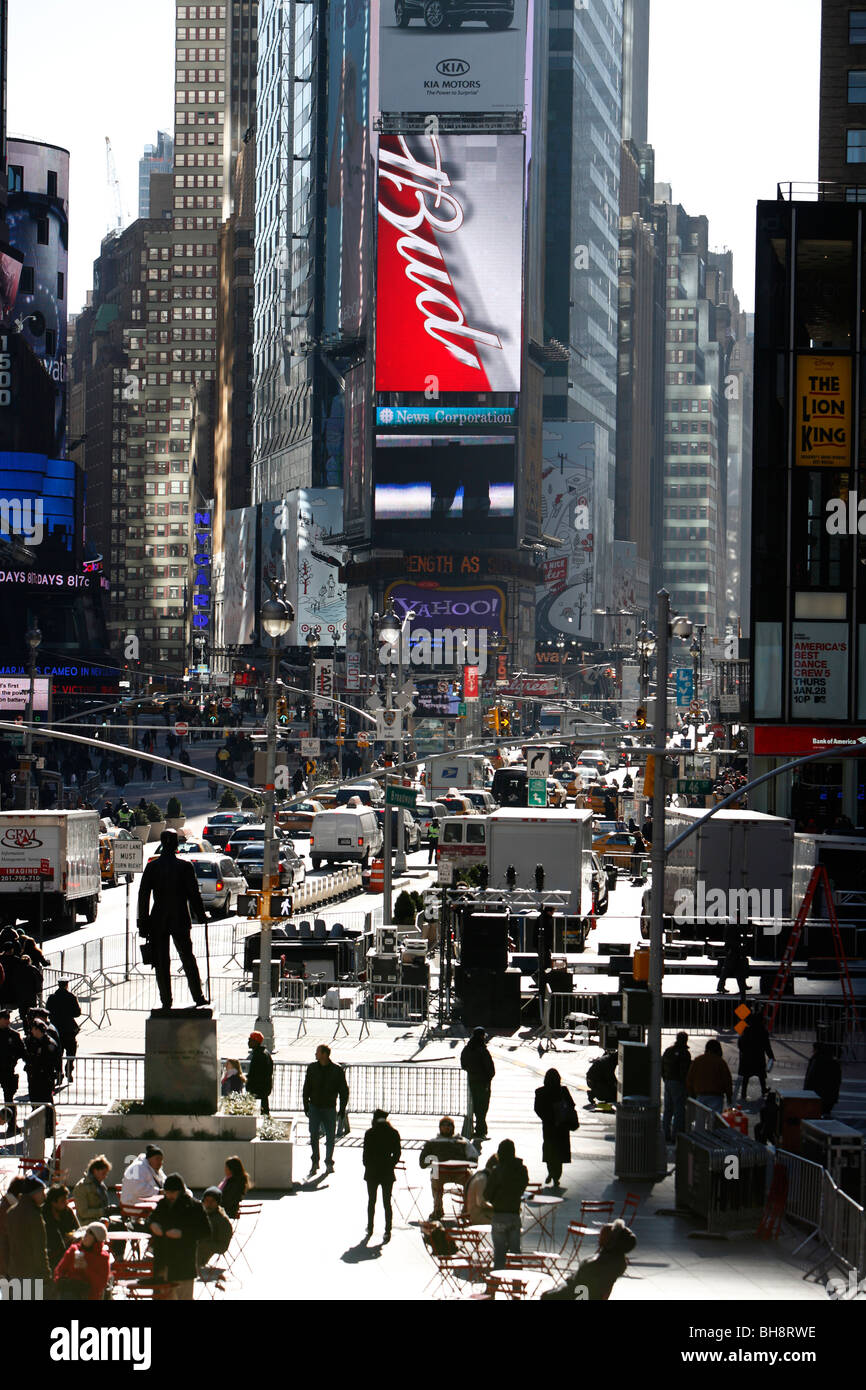 Times square crowd daytime hi-res stock photography and images - Alamy