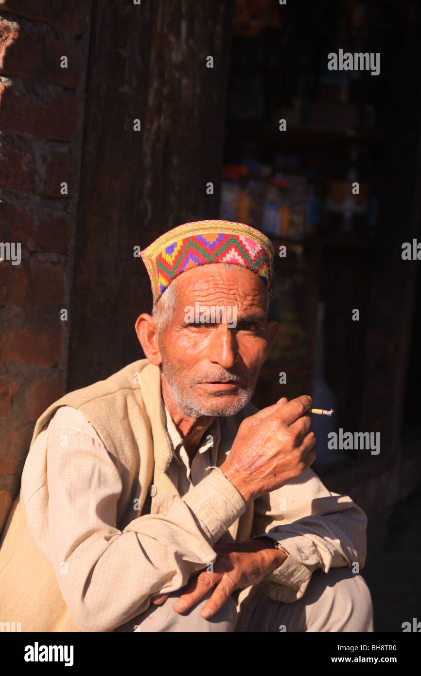 Kullu hat hi-res stock photography and images - Alamy