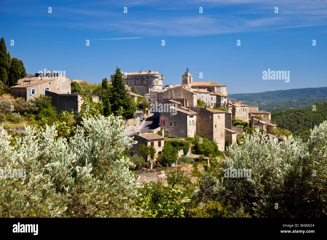 Hilltop town of Gordes Provence France Stock Photo - Alamy