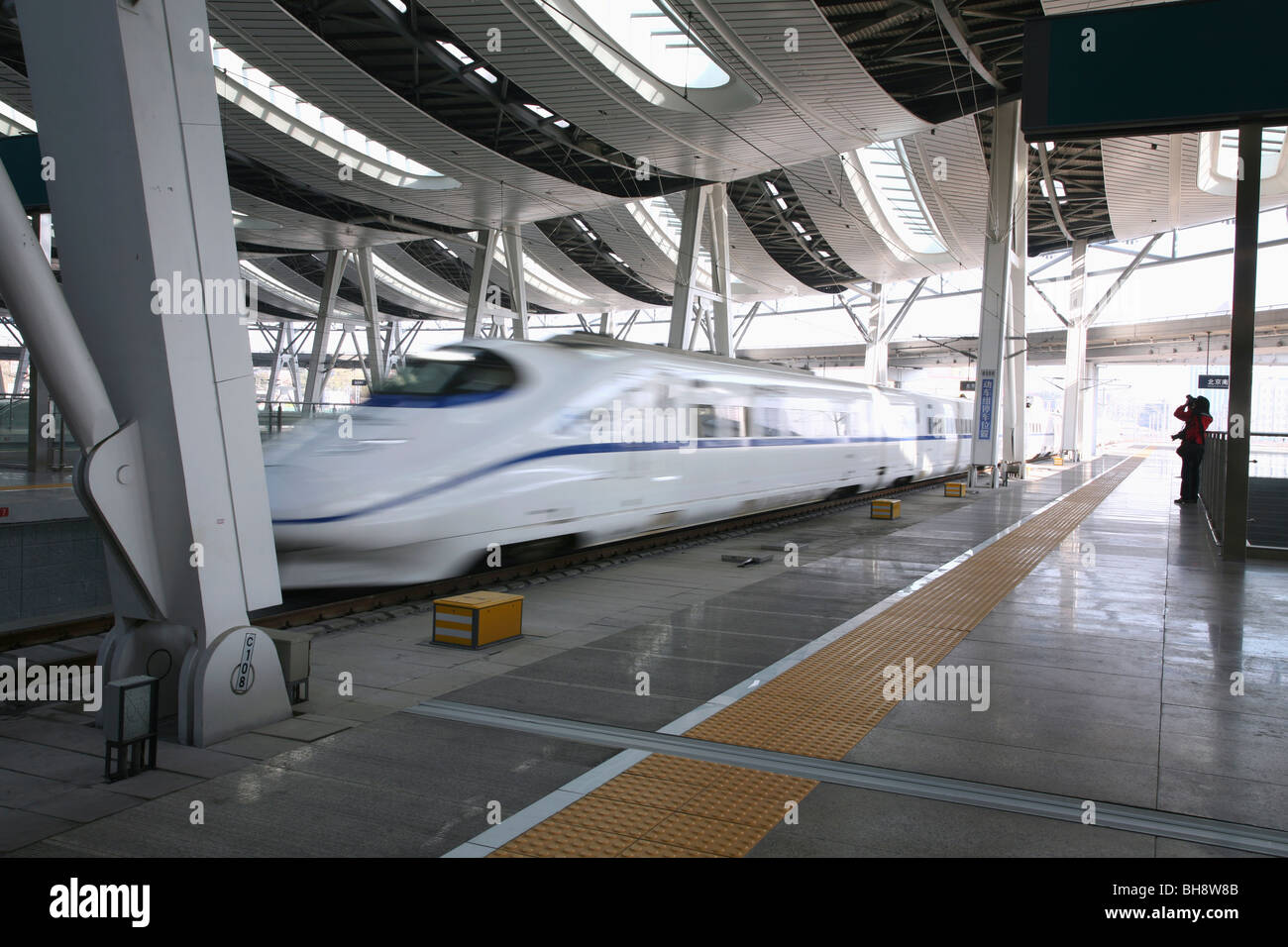 Beijing train station exterior hi-res stock photography and images - Alamy